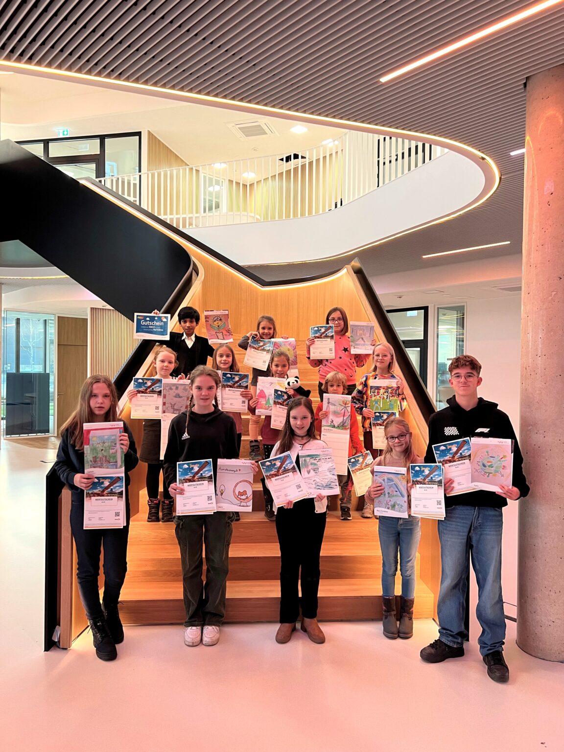 Malwettbewerb Sieger – Familienkalender 2024 abholen